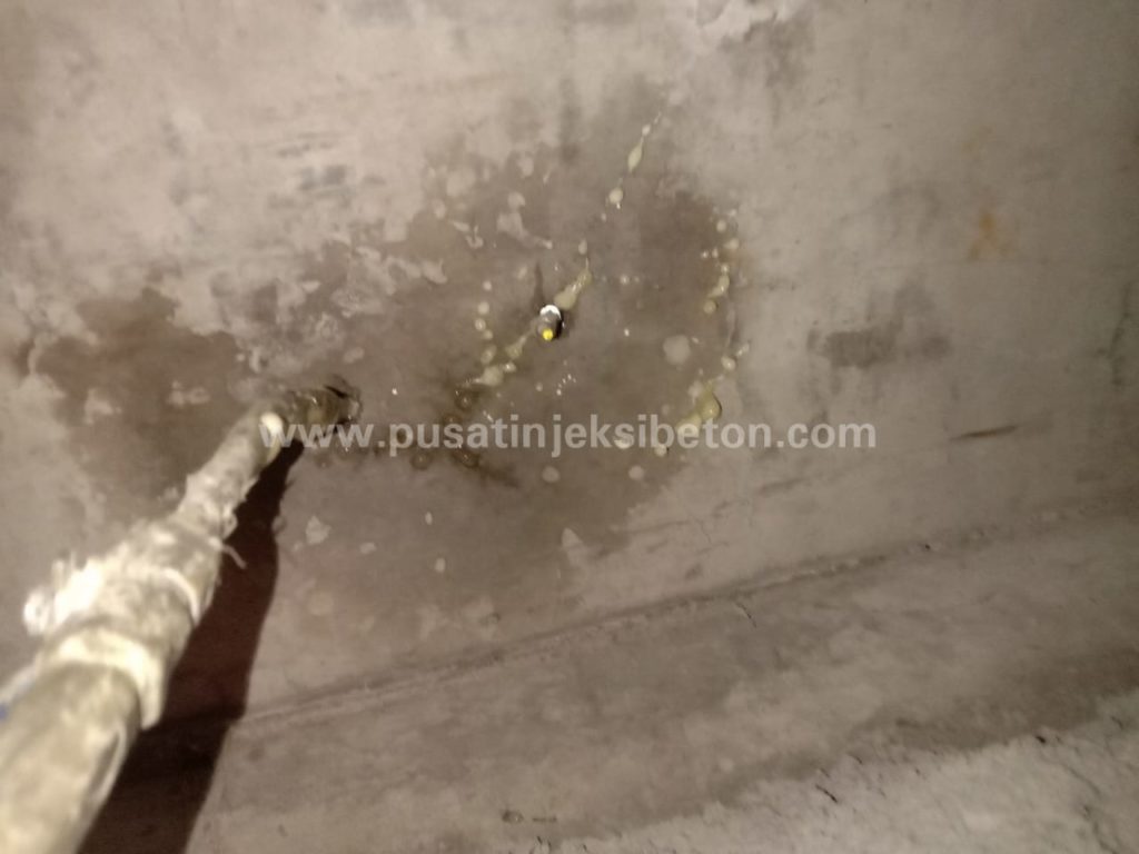 Cara mengatasi kebocoran pada dak atap Injeksi PU - pusatinjeksibeton.com